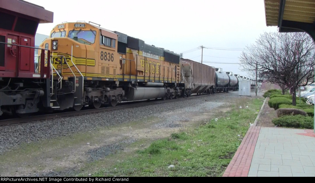 BNSF SD70MAC 8836 on CSX K048